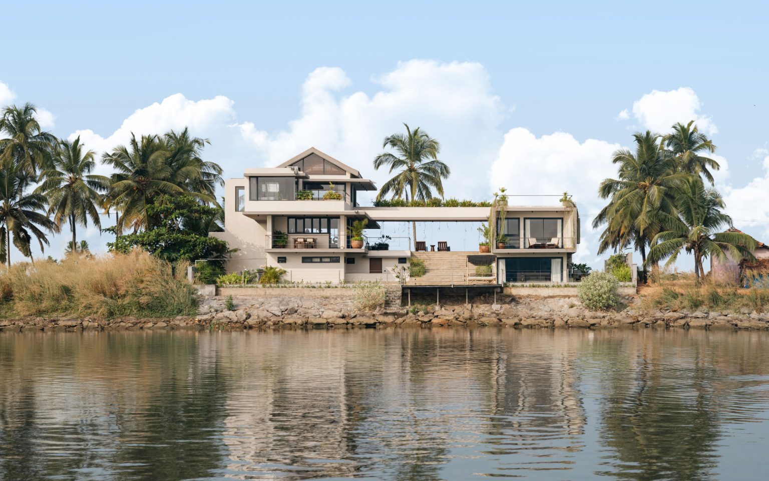 This 9,950 Sq. Ft. Seaside Retreat In Karnataka Channels Biophilia For ...
